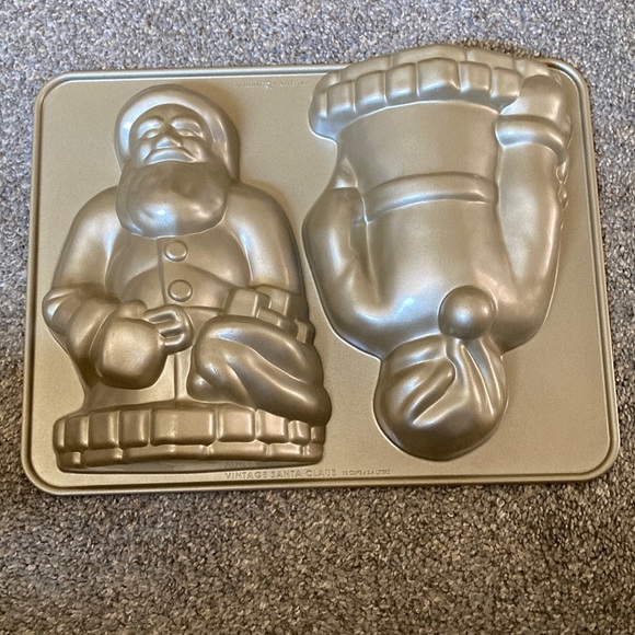 Nordic Ware | Holiday | Vintage Santa Claus Cake Pan | Poshmark
